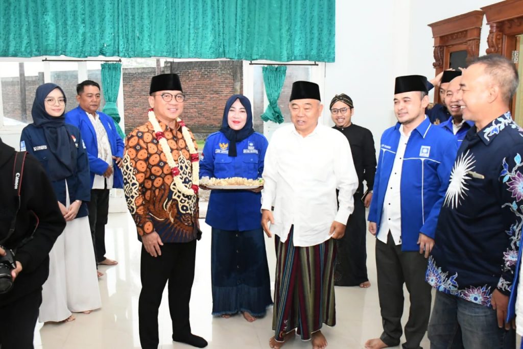 Berkunjung ke Amanatul Ummah, Yandri Susanto: Kiai Asep Banyak Bantu PAN
